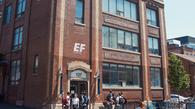 EF International Language Center, Toronto | Paga Menos