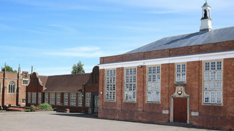 Embassy Junior Centre, Crowthorne | Paga Menos