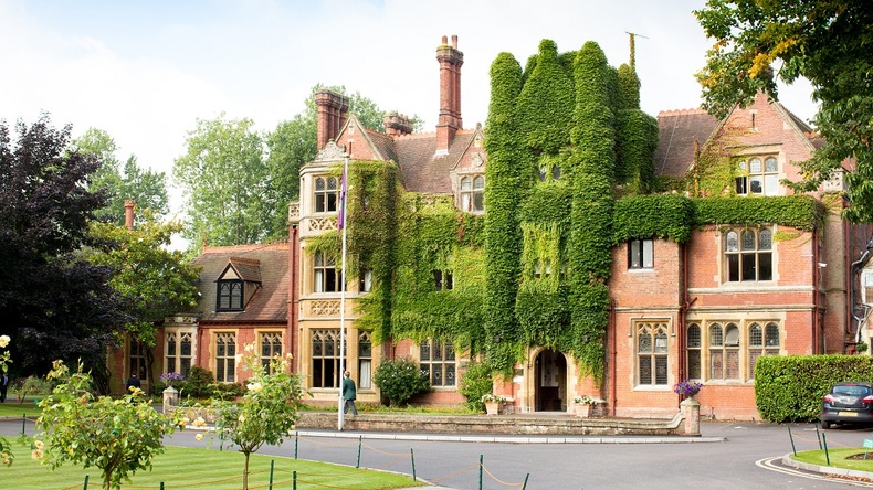 Samiad Summer School, Surrey | Paga Menos