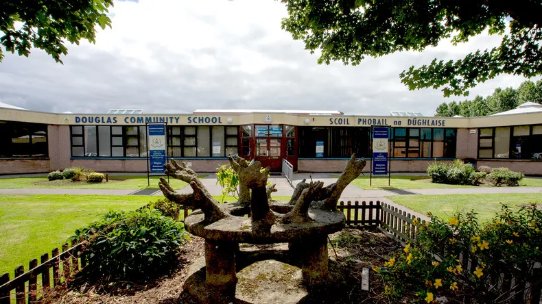 Cork English College Summer Centre - Douglas Community School | Payez moins
