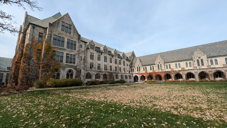 ELS Chicago English School USA | Pay Less