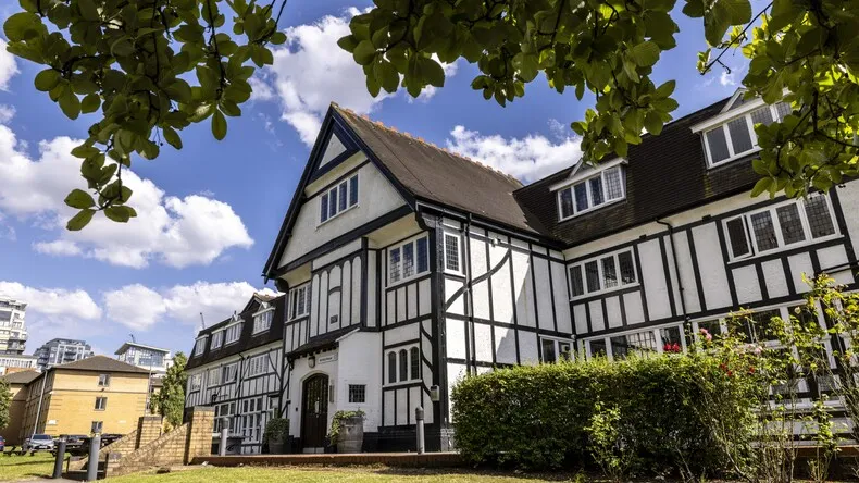 Language in Action - Colindale Campus London | Zahle weniger