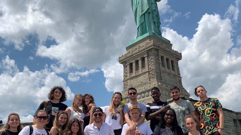 Manhattan Language New York English School | Pay Less