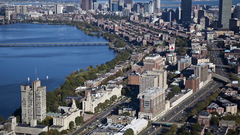 Oxford Spires Junior Centre - Boston University بوسطن | ادفع أقل