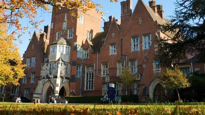 PLUS Junior Centre Epsom 런던 어학원 영국