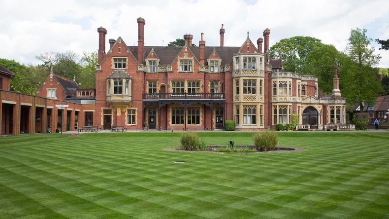 Samiad Summer School Surrey English School | Pay Less