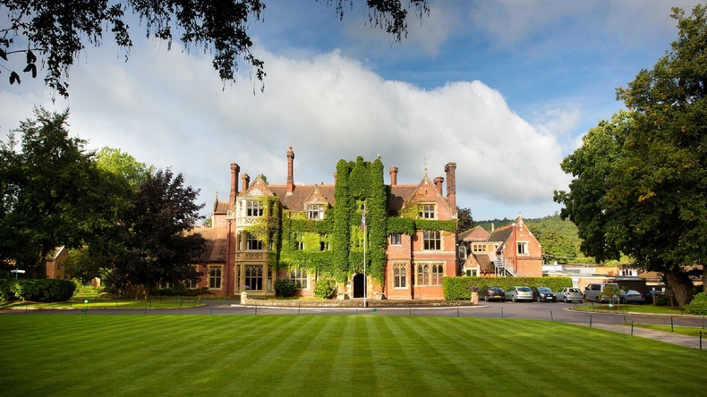 Samiad Summer School Surrey English School | Pay Less